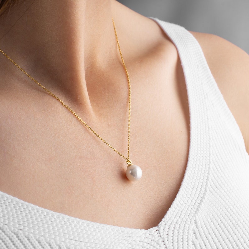 Simple Pearl Pendant - Etsy