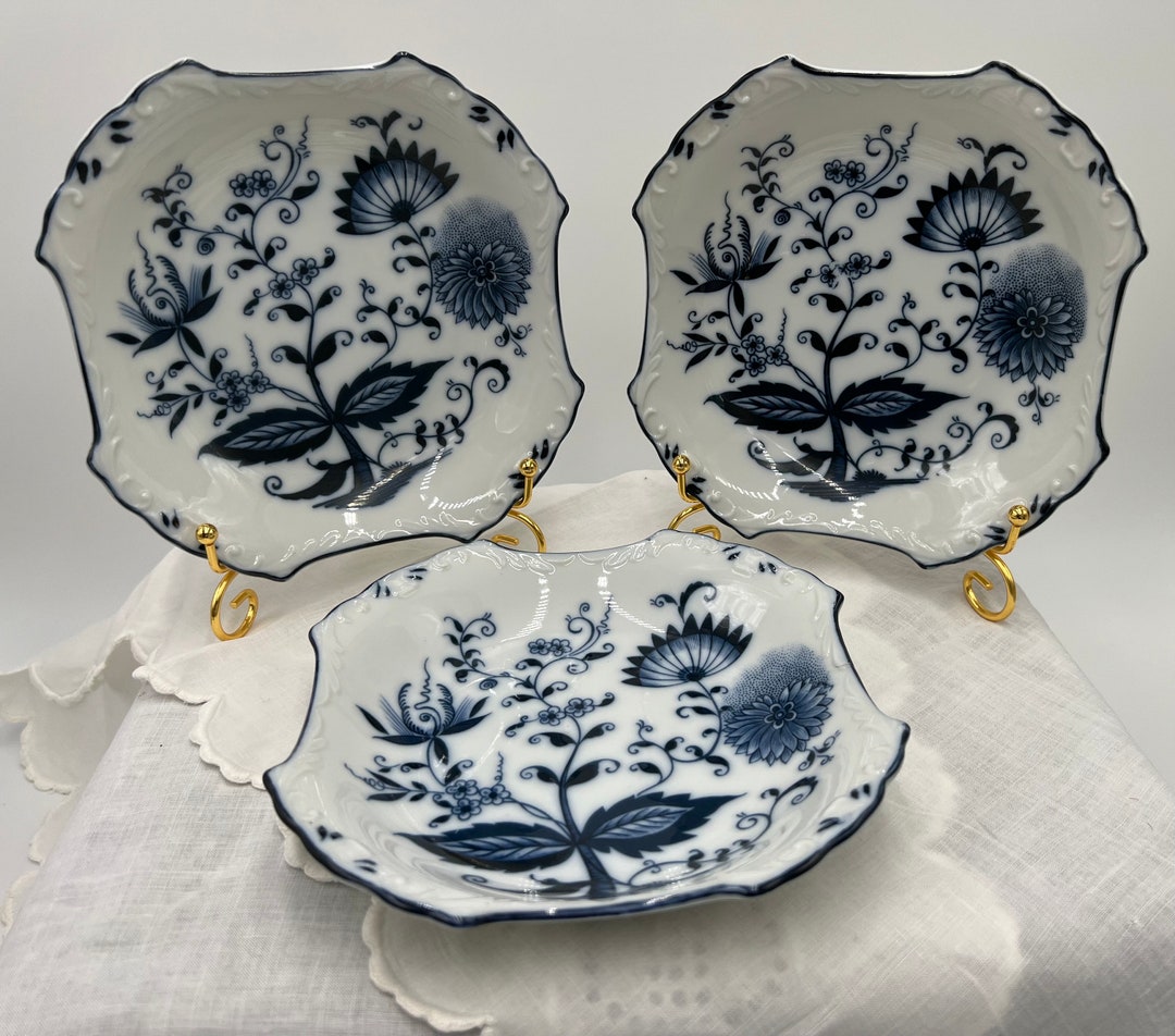 Blue Onion Plates Set of Three Blue Onion Japan Arnart - Etsy