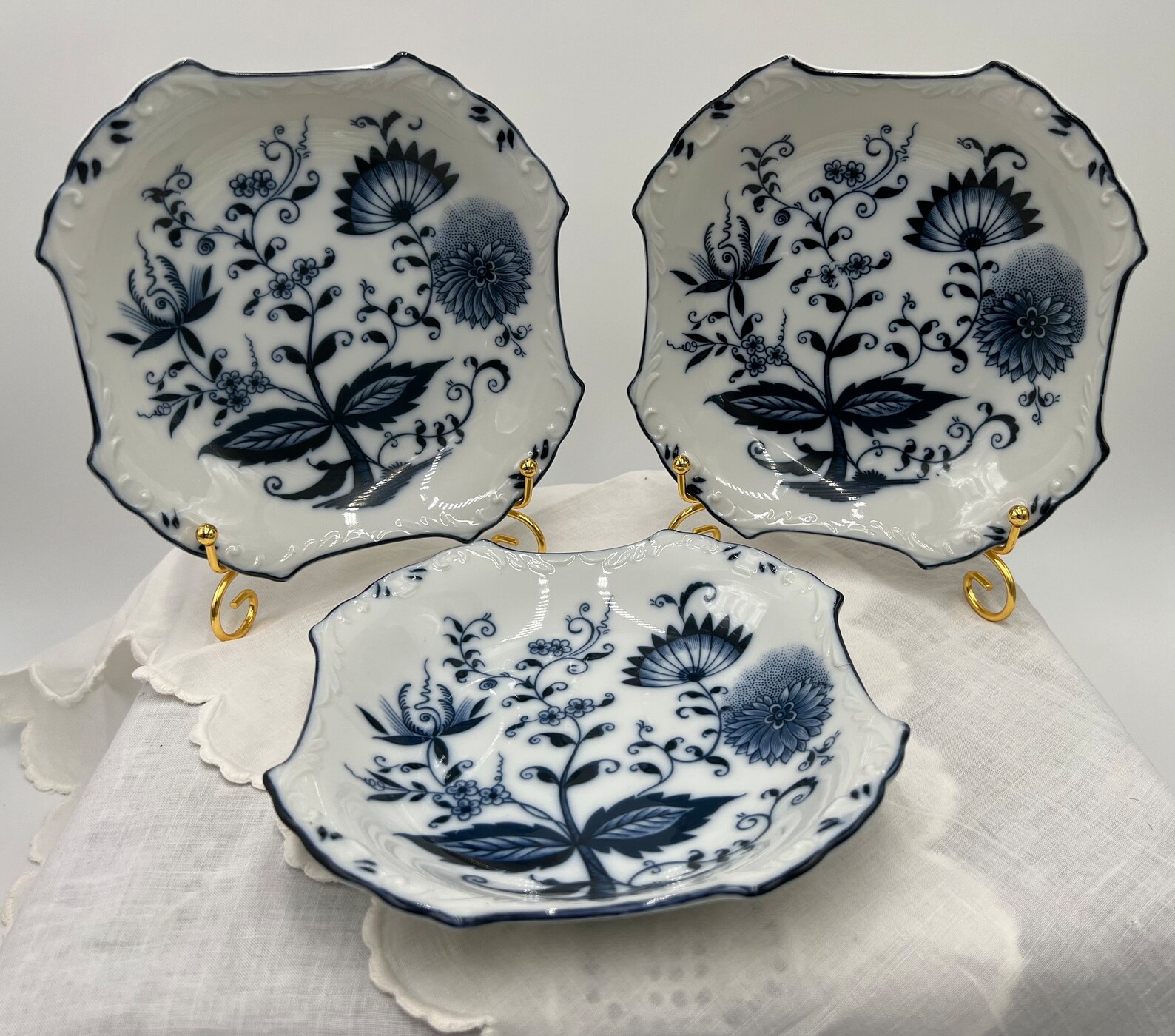 Blue Onion Plates Set of Three Blue Onion Japan Arnart - Etsy