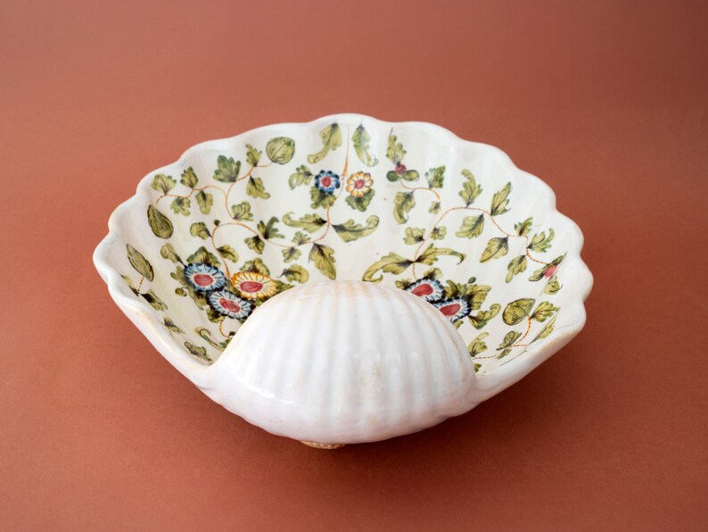 Large Italian Molaroni Pesaro Clam Shell Form Ceramic Serving Bowl ...