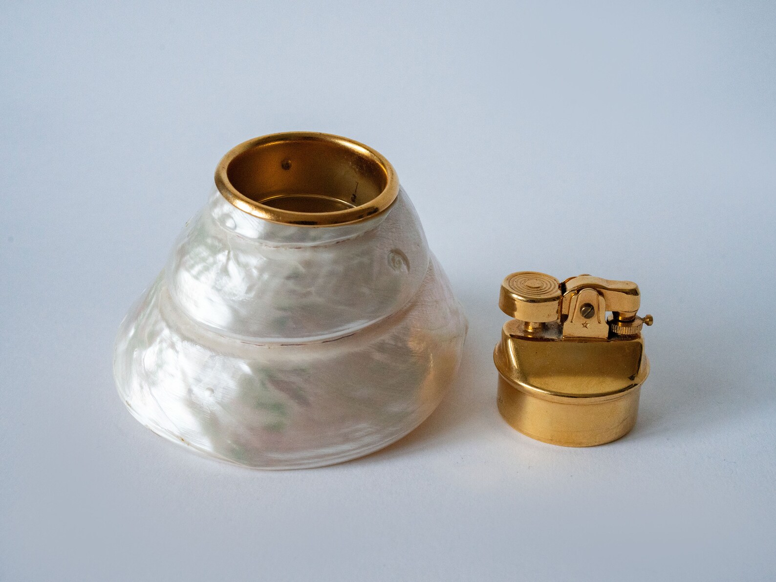 Vintage Pearlized Seashell Tabletop Lighter, Mother of Pearl Niloticus ...