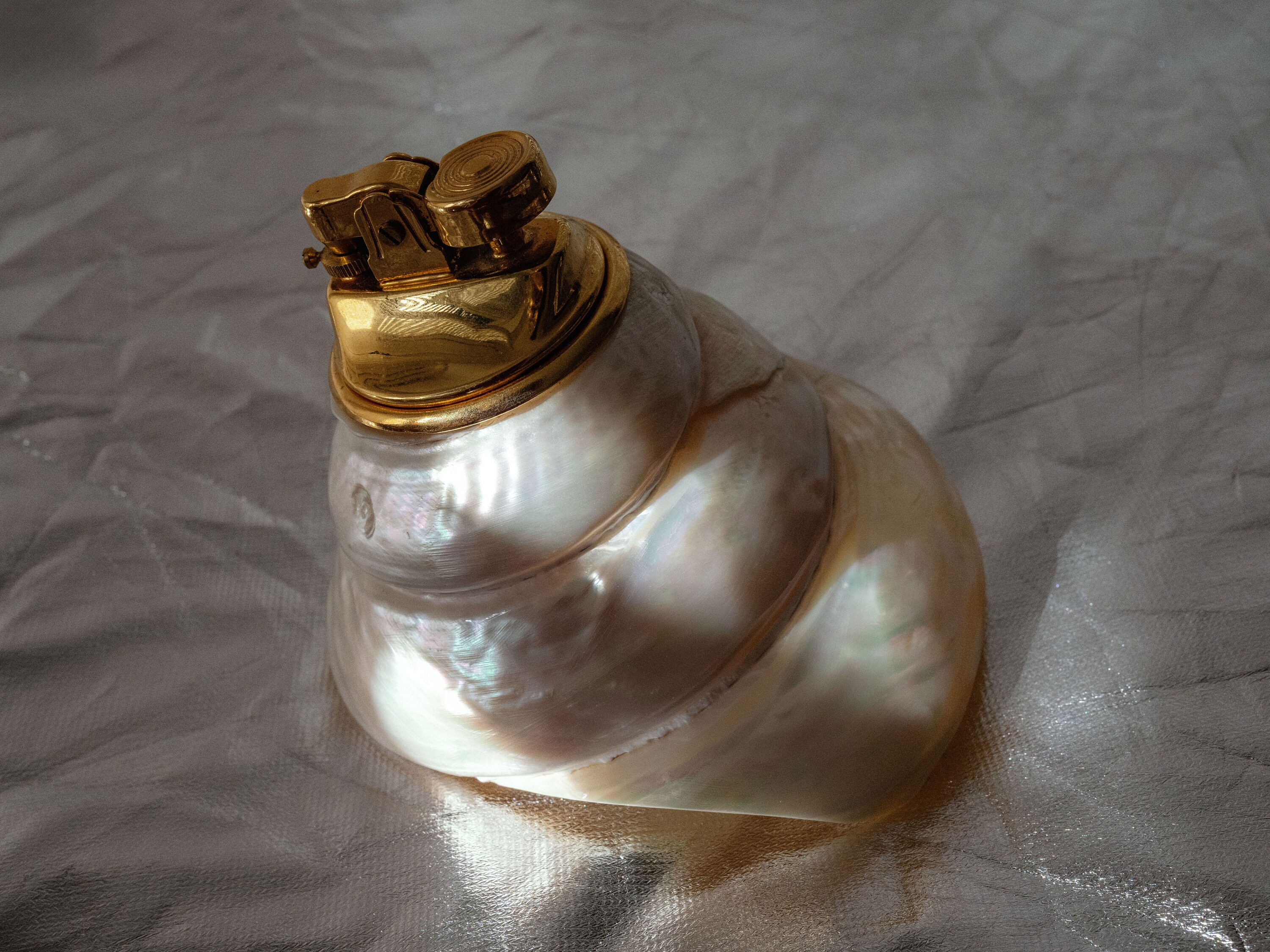 Vintage Pearlized Seashell Tabletop Lighter, Mother of Pearl Niloticus ...