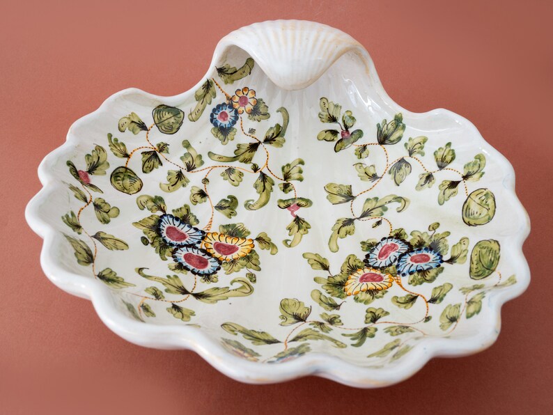Large Italian Molaroni Pesaro Clam Shell Form Ceramic Serving Bowl ...