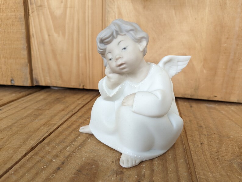 LLADRO Sitting Thinking Angel Cherub Boy 4539. Matte Finish Porcelain ...