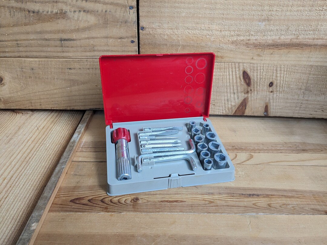 Vintage Ratchet Socketool Set by Shelton Tools. 19 Piece Travel Socket ...