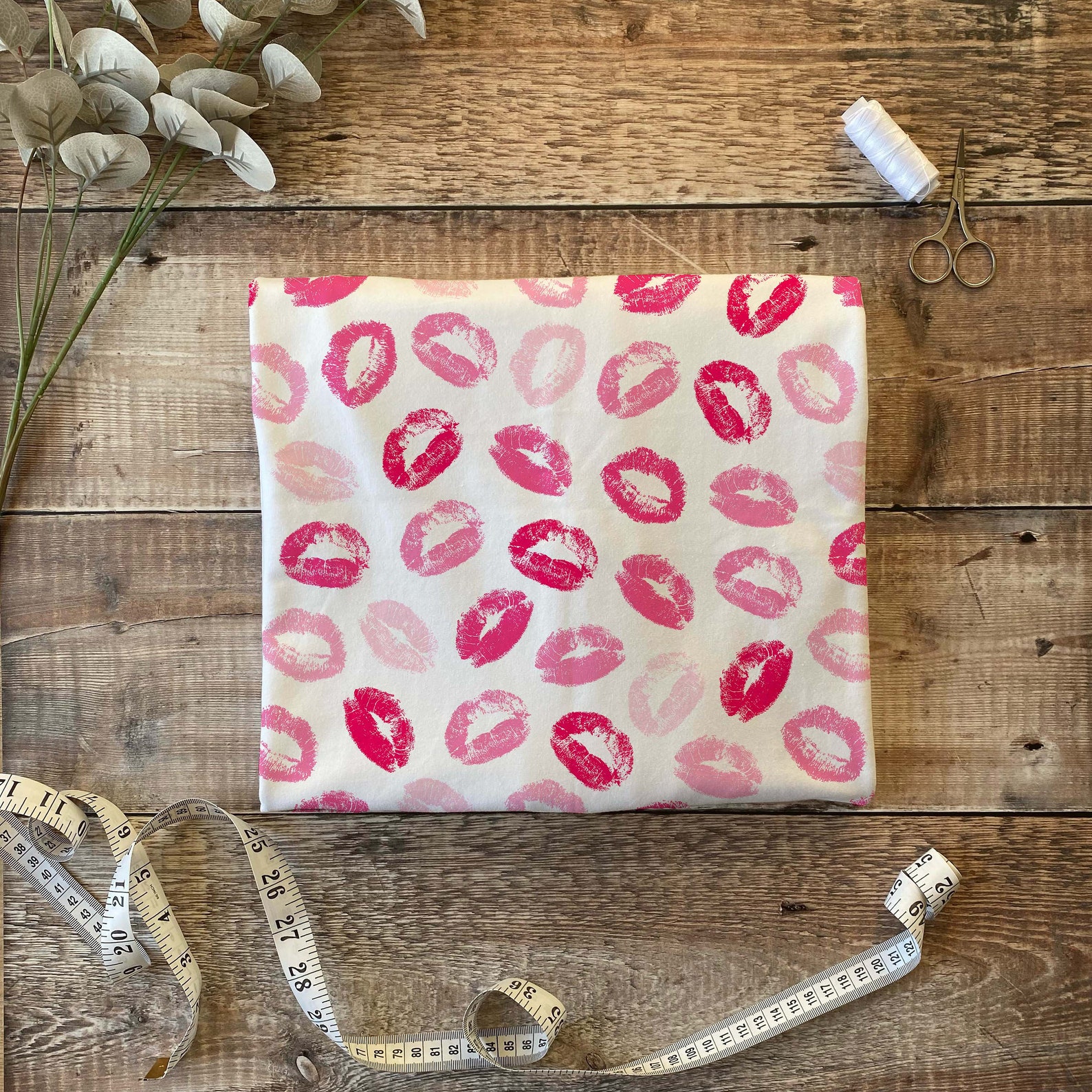 Lipstick Kiss Seamless Pattern, Lipstick Kiss Repeat Pattern, Kisses ...