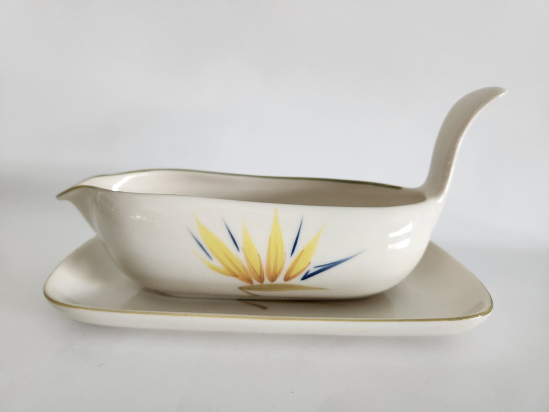 Vintage Winfield Ware Gravy Boat Set - Etsy