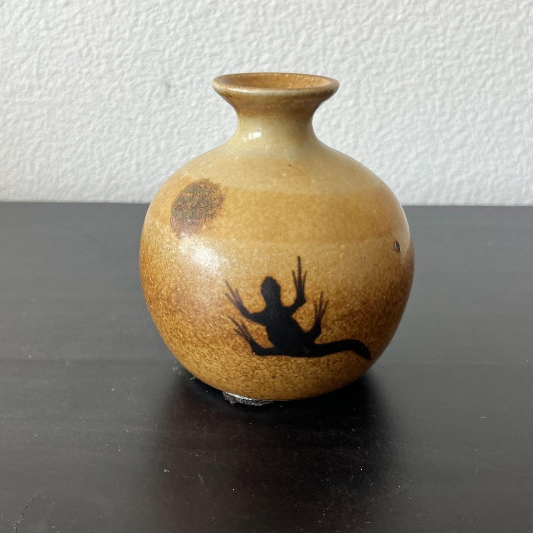 Vintage Flat Earth Pottery Vase With Lizard Design // Michael Schyler ...