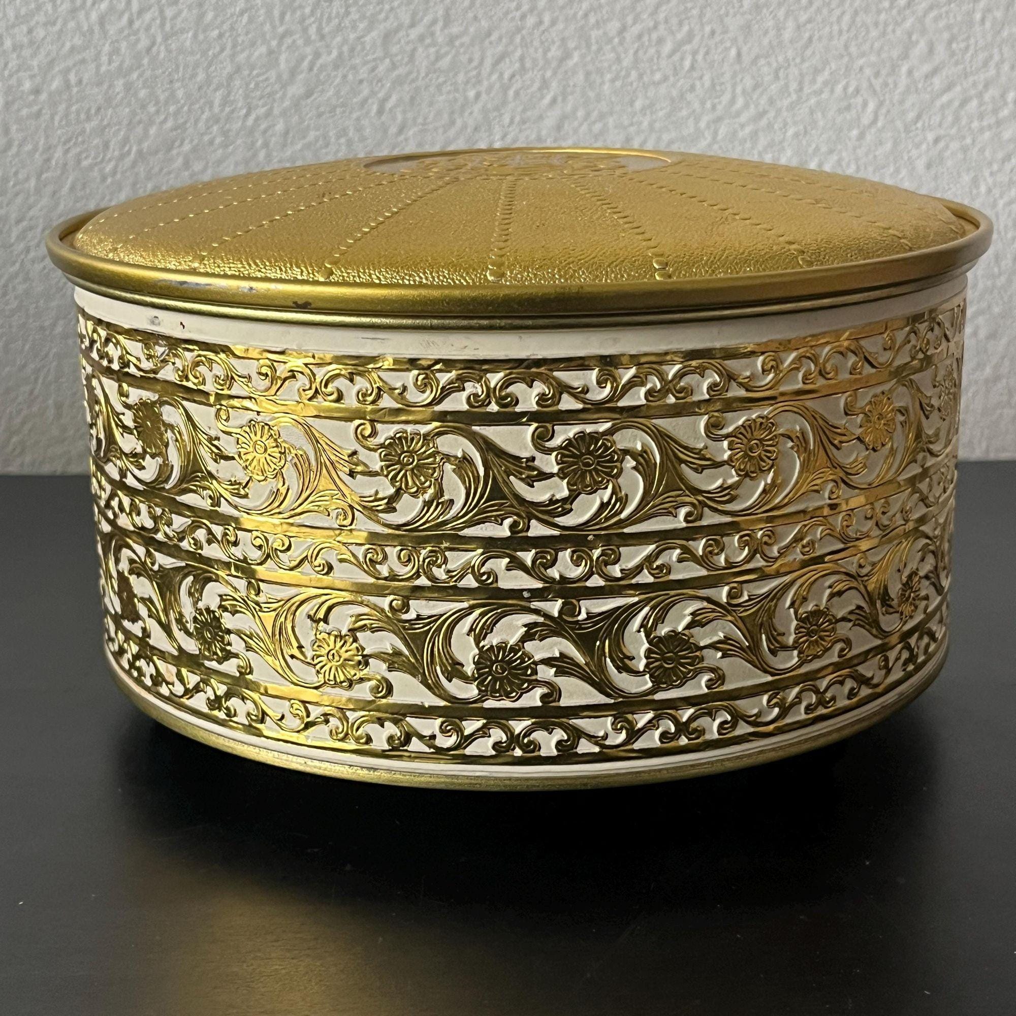 Guildcraft Footed Round Biscuit Tin // Cream & Gold // 3 Wood Feet // 8 ...