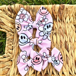 Smiley Face Hair Bow, Smiley Face Daises, Daisy Hair Bow, Flower Hair ...