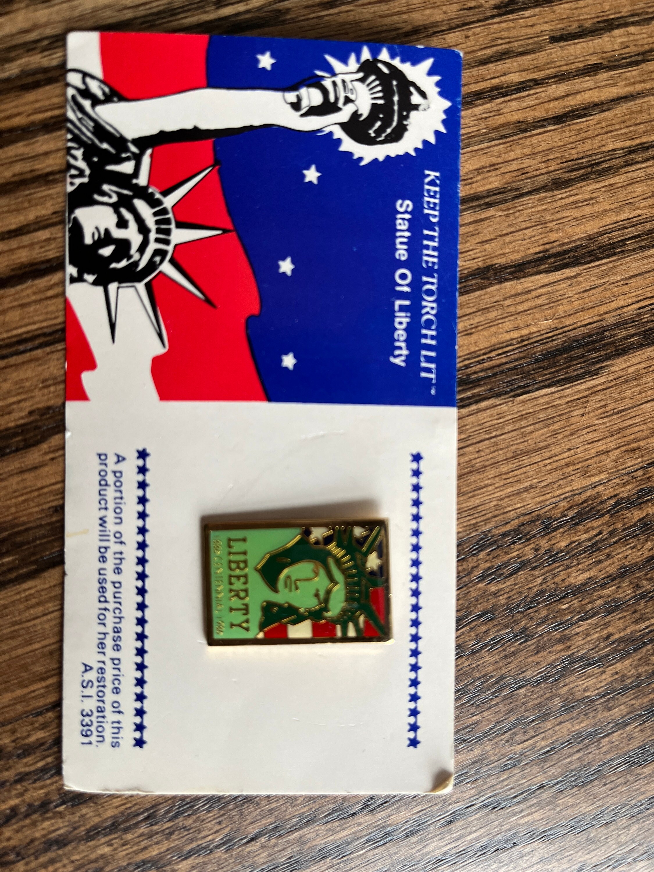 Statue of Liberty Lapel Pin Vintage Pin on Card. Collectible. - Etsy