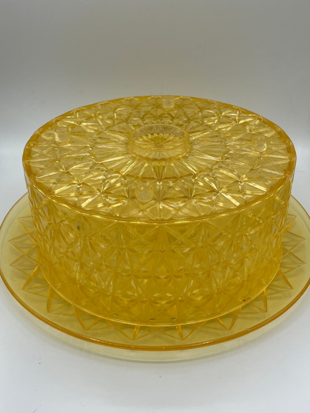 Vintage Yellow/gold Lucite Cake Carrier Plate With Lid - Etsy