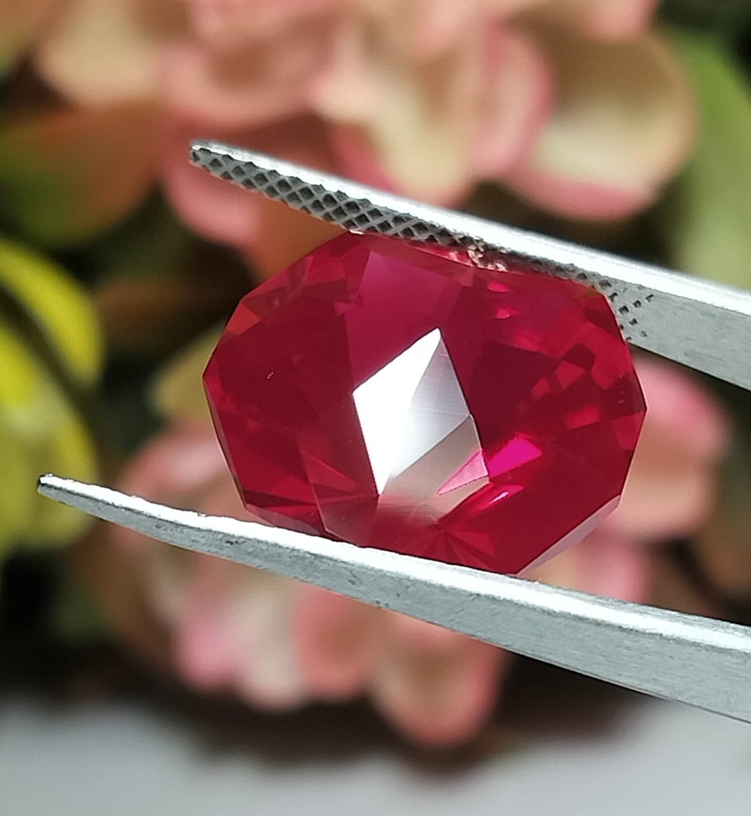 Table Star Cut!!! Pigeon Blood Red Corundum Round Shape 15X15X10.80MM ...