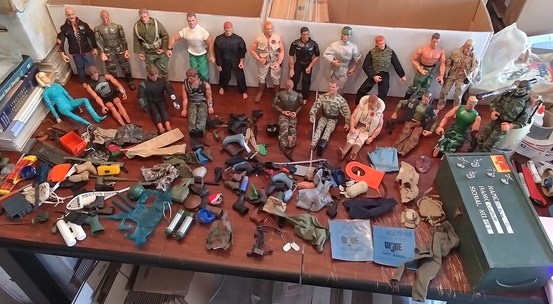 Huge Vintage GI Joe Collection of 21 Action Figures Plus Weapons ...