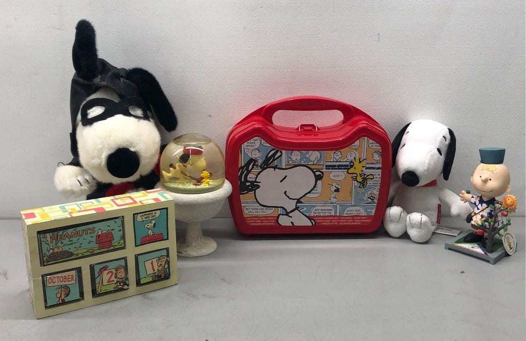 Snoopy & Peanuts Collectibles Figures, Snow Globe, Hallmark Calendar ...