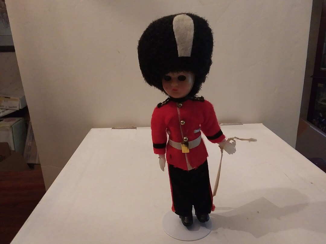 Carlson Doll - British Grenadier Guard (8-37) With Tag and Doll Stand ...