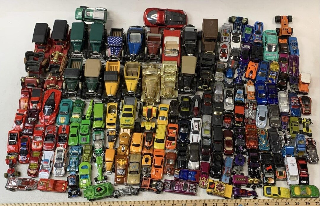 16 Lbs. Mixed Aged 1960's-2000's Collectible Die Cast Toy & Model Car ...