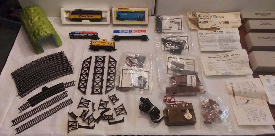 Model Train Set W/bachmann Chessie System, Sherwin Williams Rail Cars ...