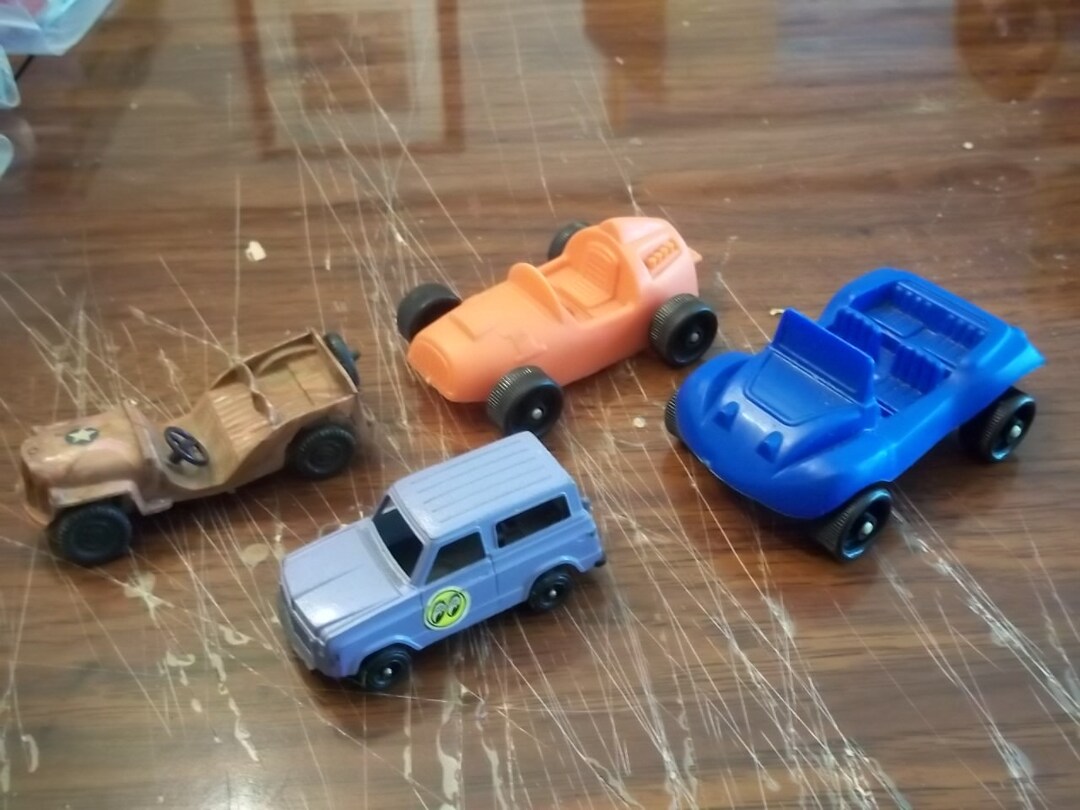 4 Vintage Durham Industries Inc. 1975 Plastic Toys Plus Tootsietoy and ...