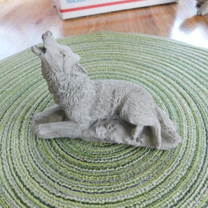 Concrete Howling Wolf Statue - Etsy