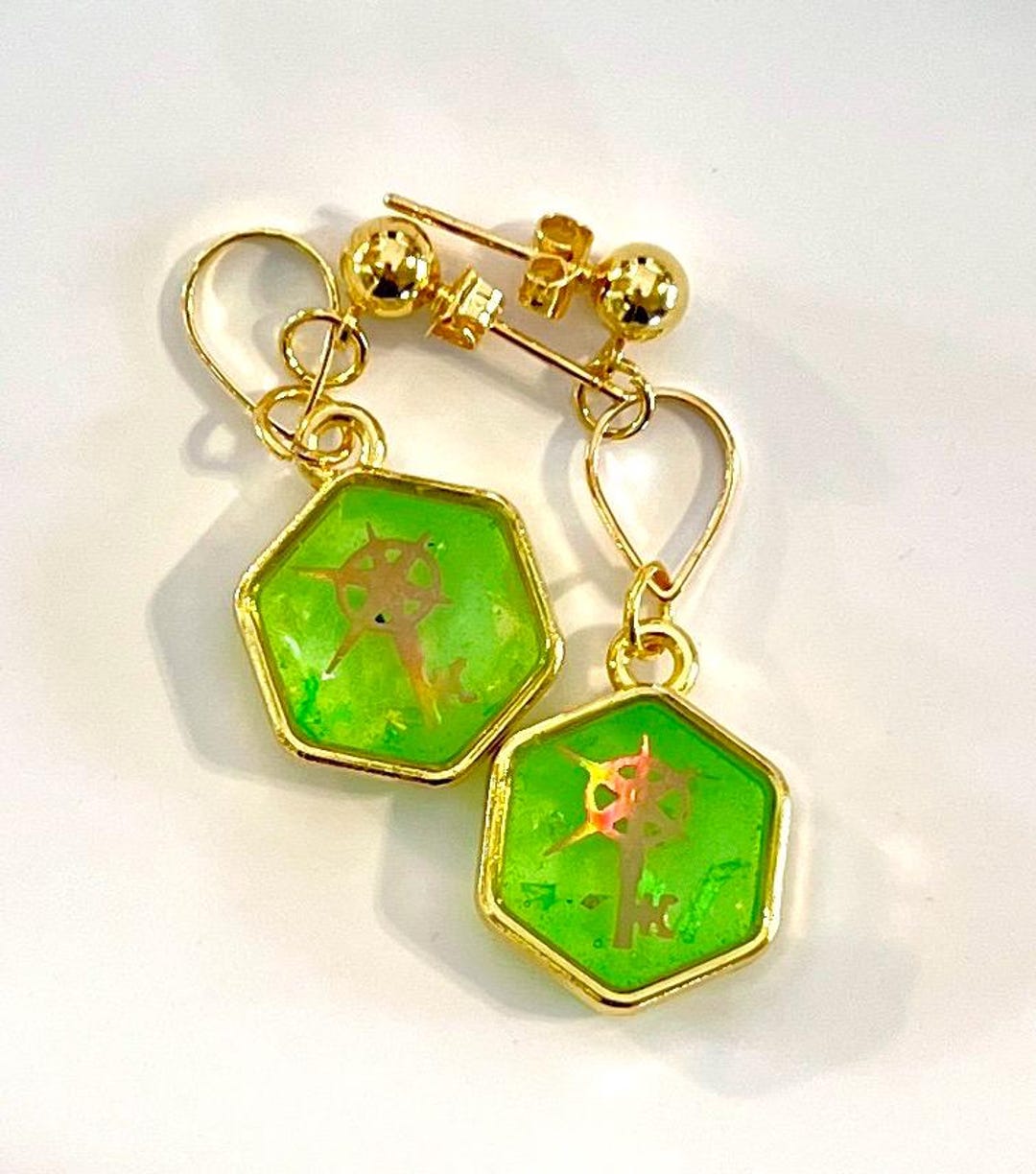 Katseye Lara Raj Holographic Limitless Key Goldtone Hexagon Drop ...