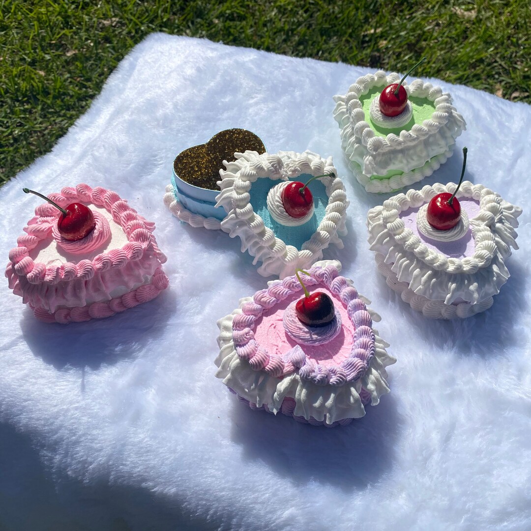 Heart Shaped Decoy Cake / Fake Cake Box Custom Design valentines Gift ...