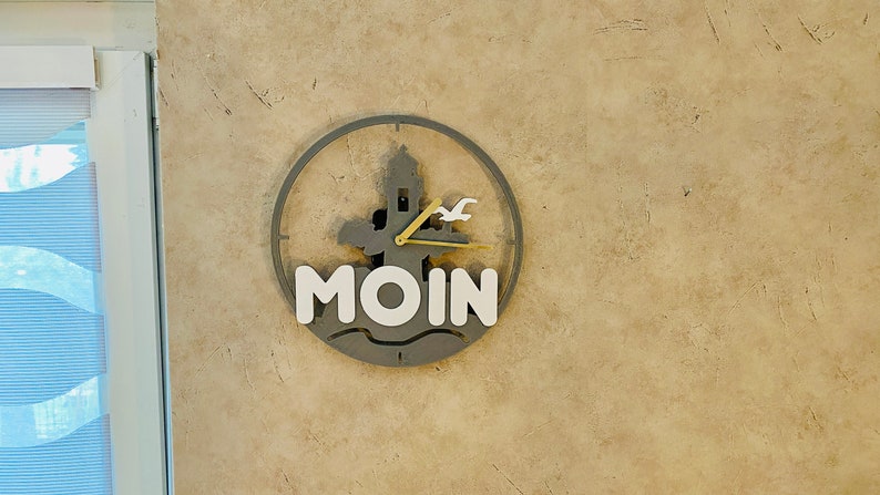 2-coloured Moin Wall Clock With North German Greeting Lighthouse Low ...