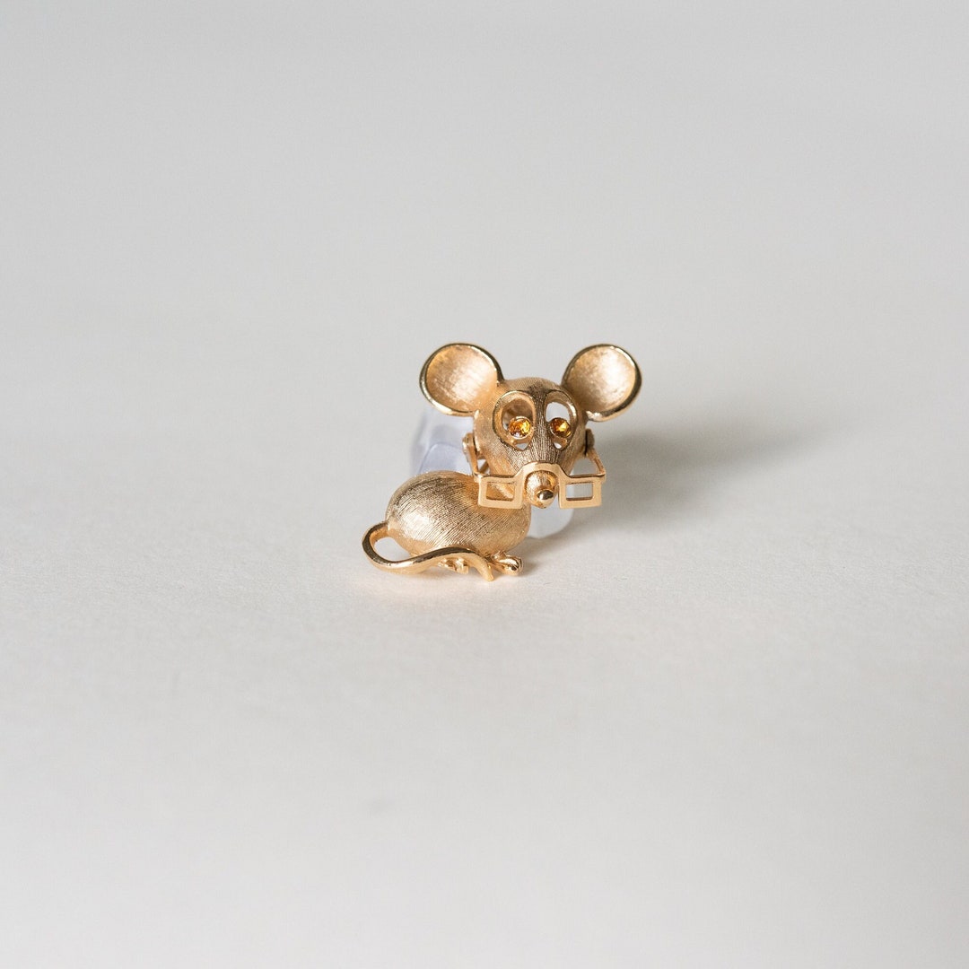 70-80s Avon Mouse With Moving Glasses Pin - Etsy