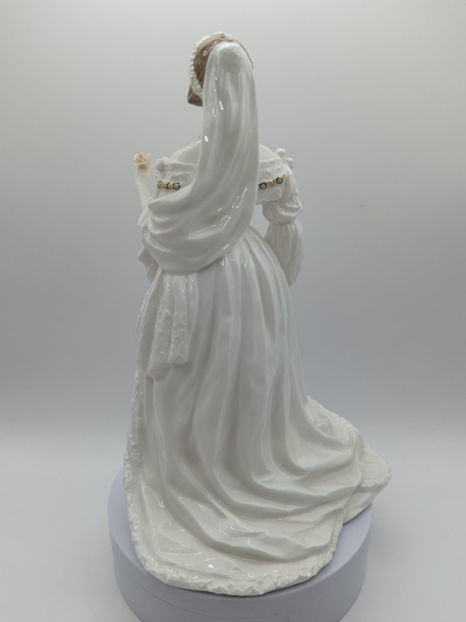 Coalport Figurine queen Victoria Royal Wedding L. Edition 1990 Year ...