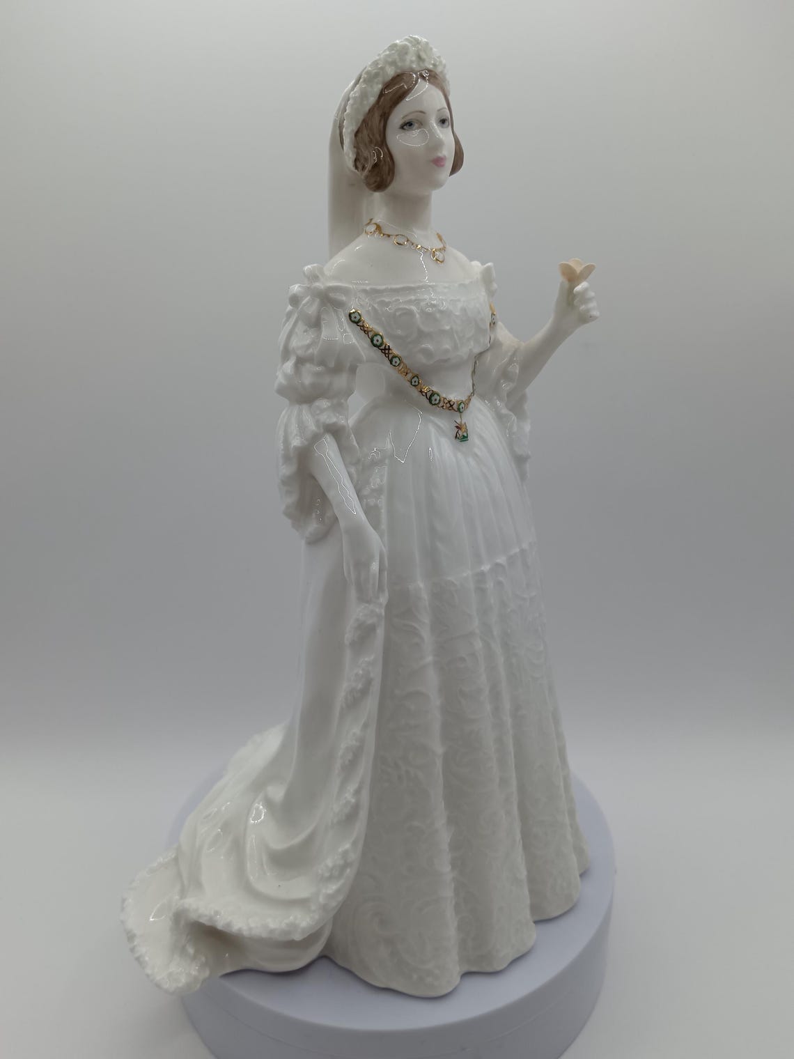 Coalport Figurine queen Victoria Royal Wedding L. Edition 1990 Year ...