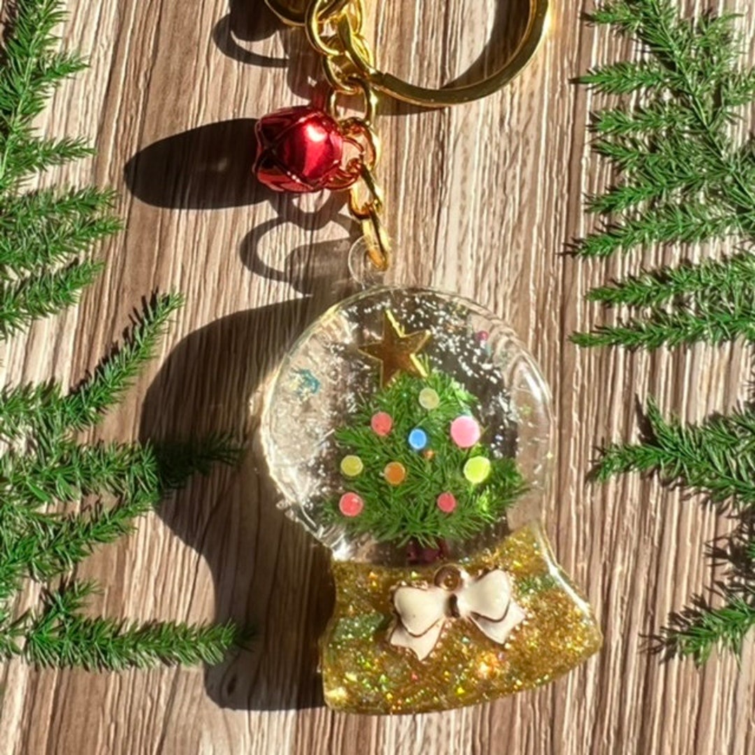 Resin Christmas Snow Globe Keychain / Bag Charm - Etsy