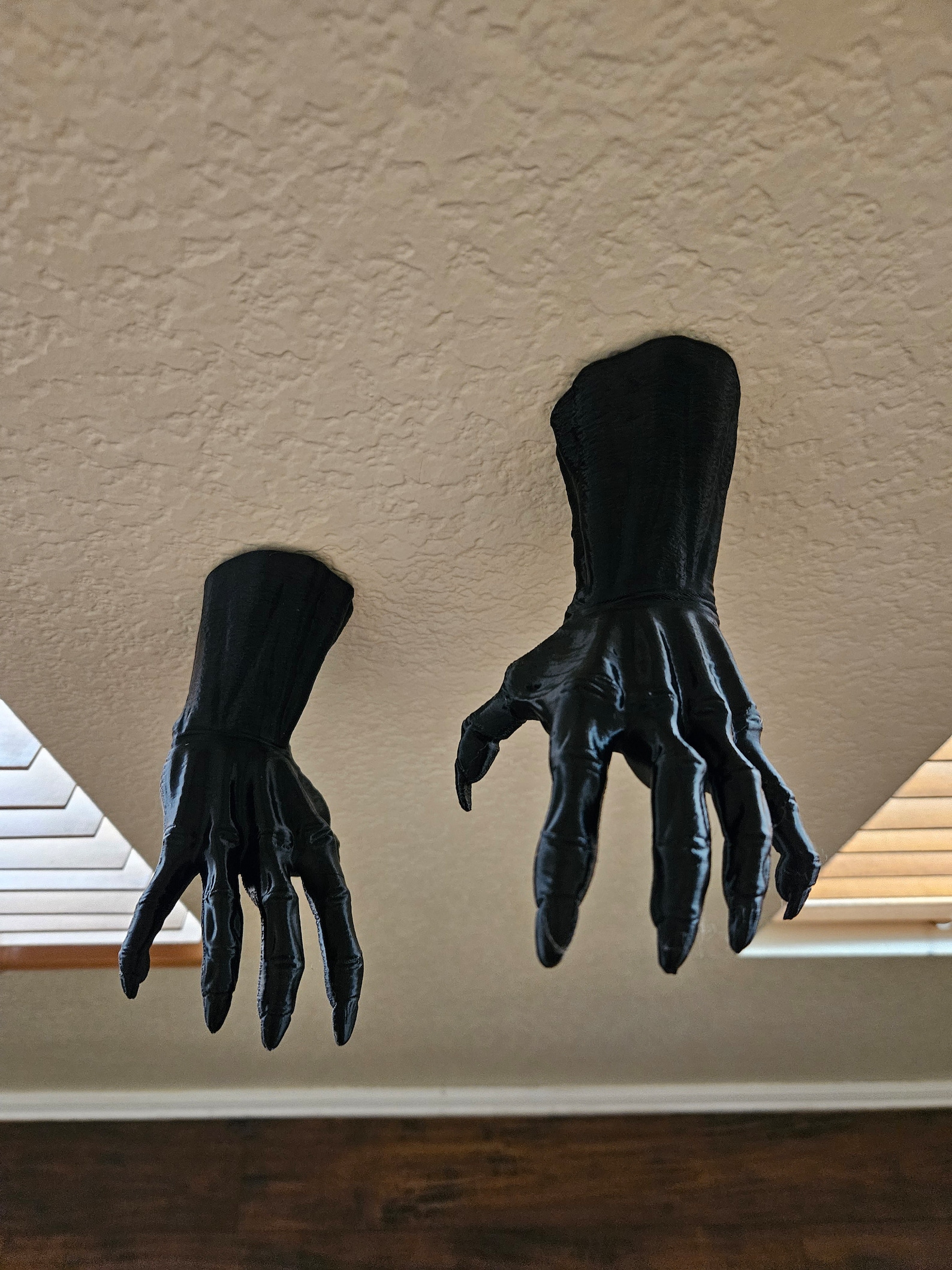 3D Scary Devil Hands, Creepy Reaching Hand Wall Decor, Party Piece ...