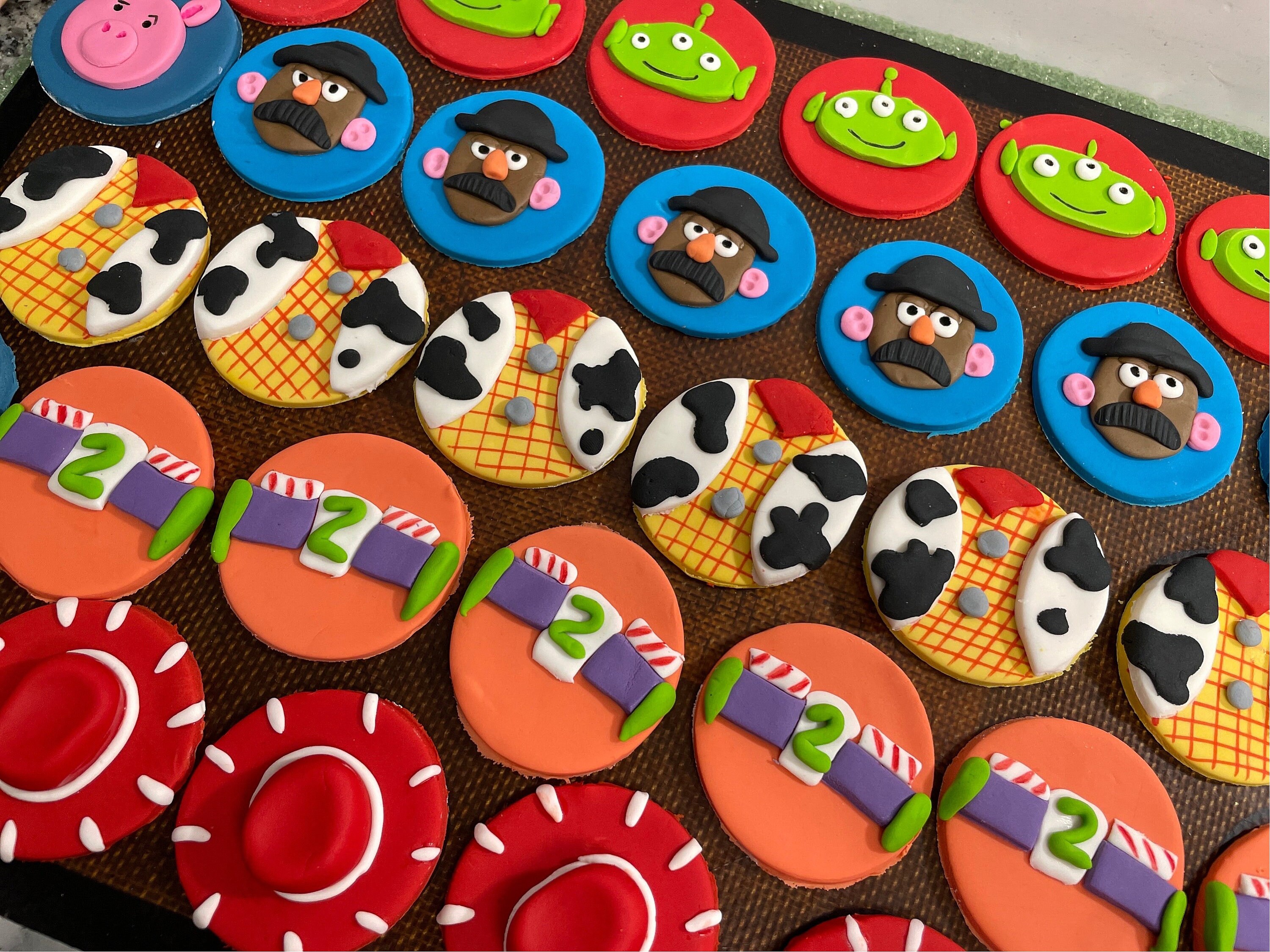 ANY THEME Custom Fondant Cupcake Toppers, Edible Image - Etsy