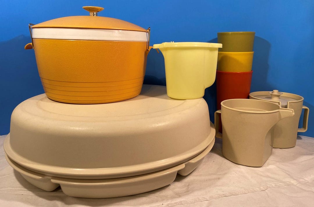 Set of 8 Vintage Pieces of Tupperware - Etsy