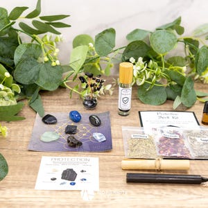 Protection Gift Box: Crystal Grid, Spell Kit & Essential Oil Blend - Etsy