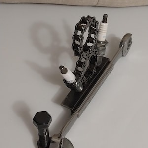 V8 Automotive Art Welded Scrap Metal Spark Plug Chain Art Automotive ...