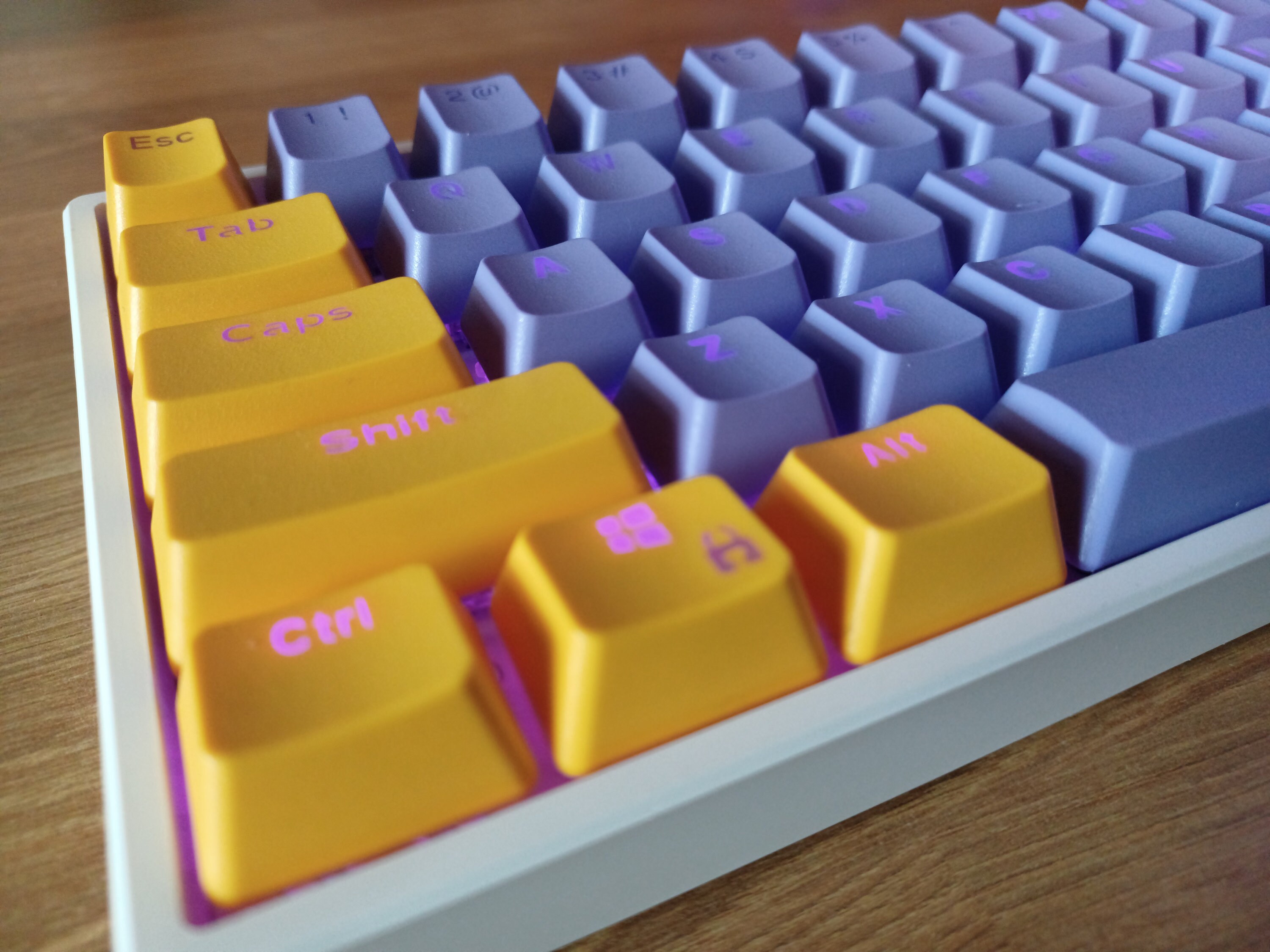 Gamakay Custom RGB Gaming Keyboard - Lubed Switches - 60-65% Keyboard ...