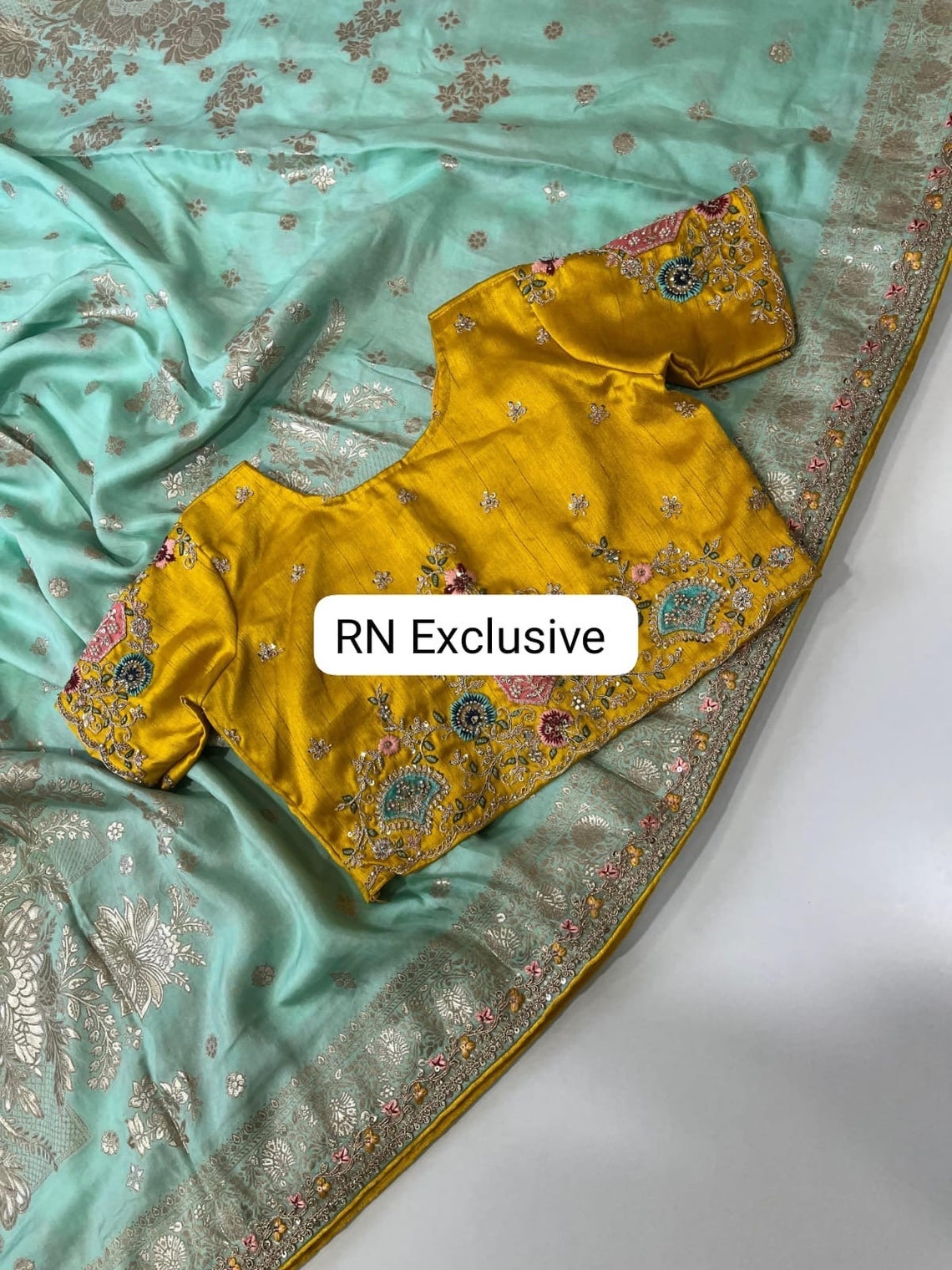 Exclusive Banarasi Pattu Saree With Elegant Weaving Design - Etsy