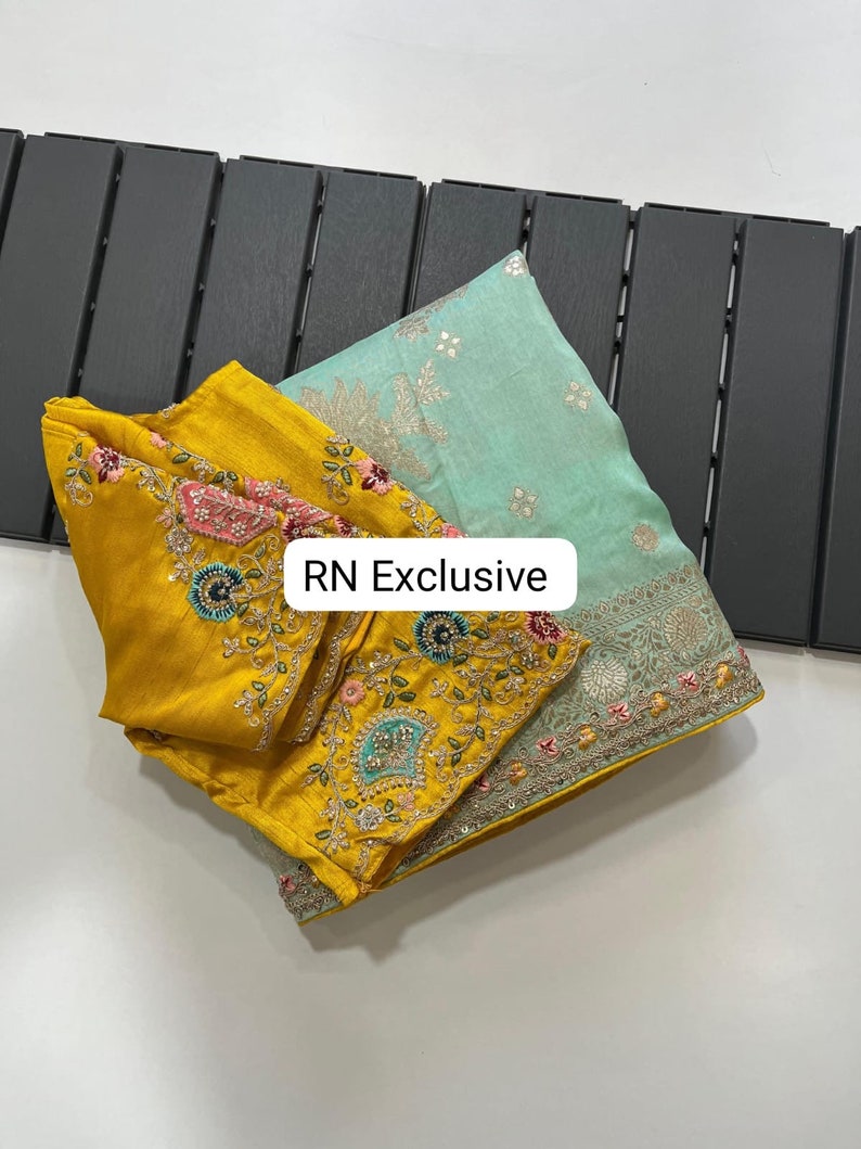 Exclusive Banarasi Pattu Saree With Elegant Weaving Design - Etsy