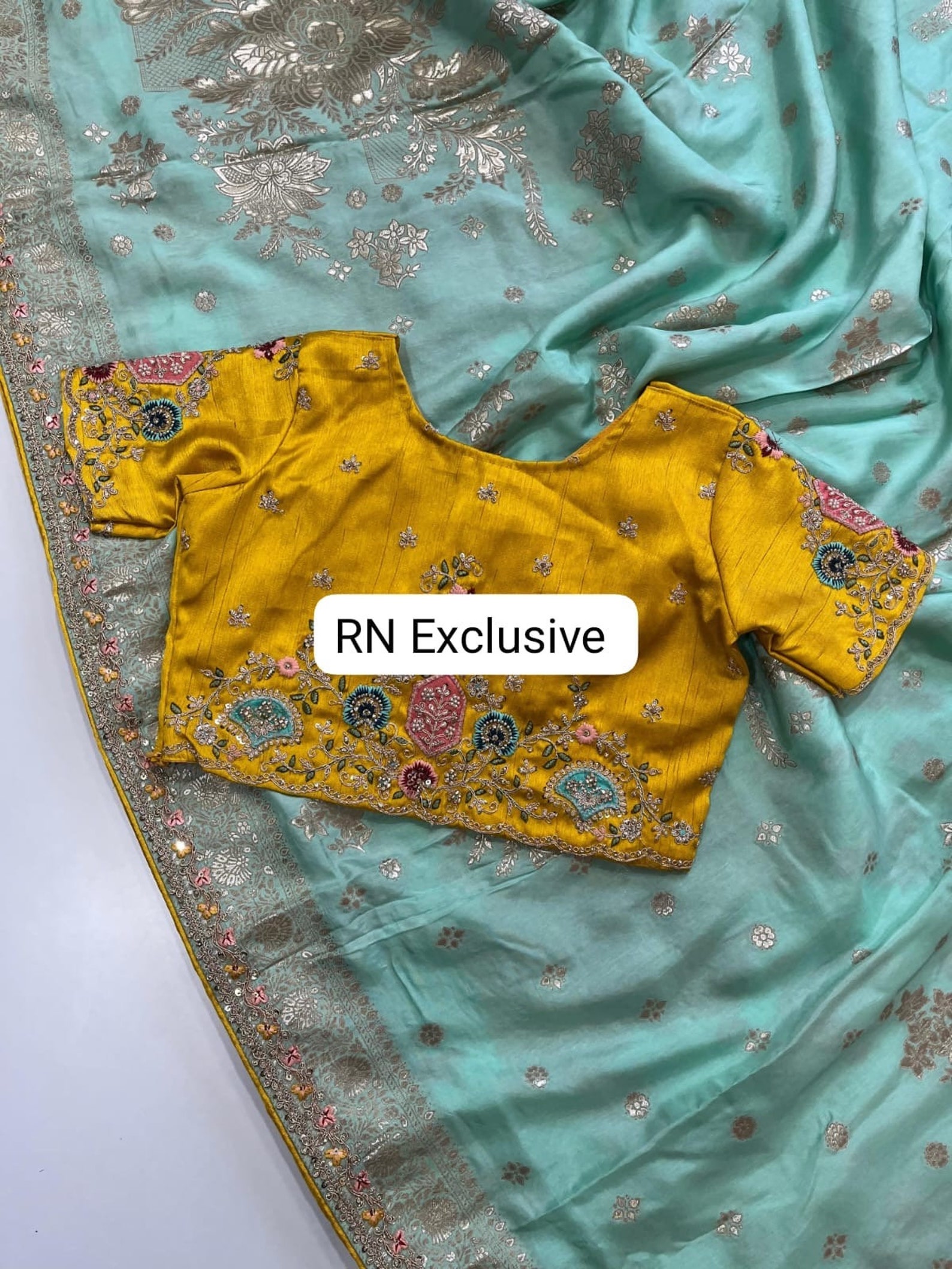 Exclusive Banarasi Pattu Saree With Elegant Weaving Design - Etsy