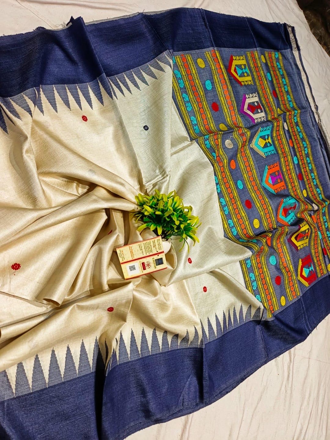 Pure Tussar Dolabedi Pallu Temple Border Saree With Contrast Blouse ...