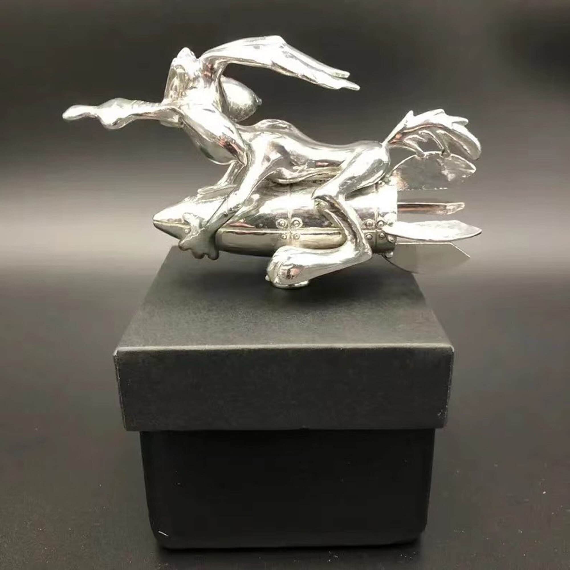 Donnagott Coyote Statue