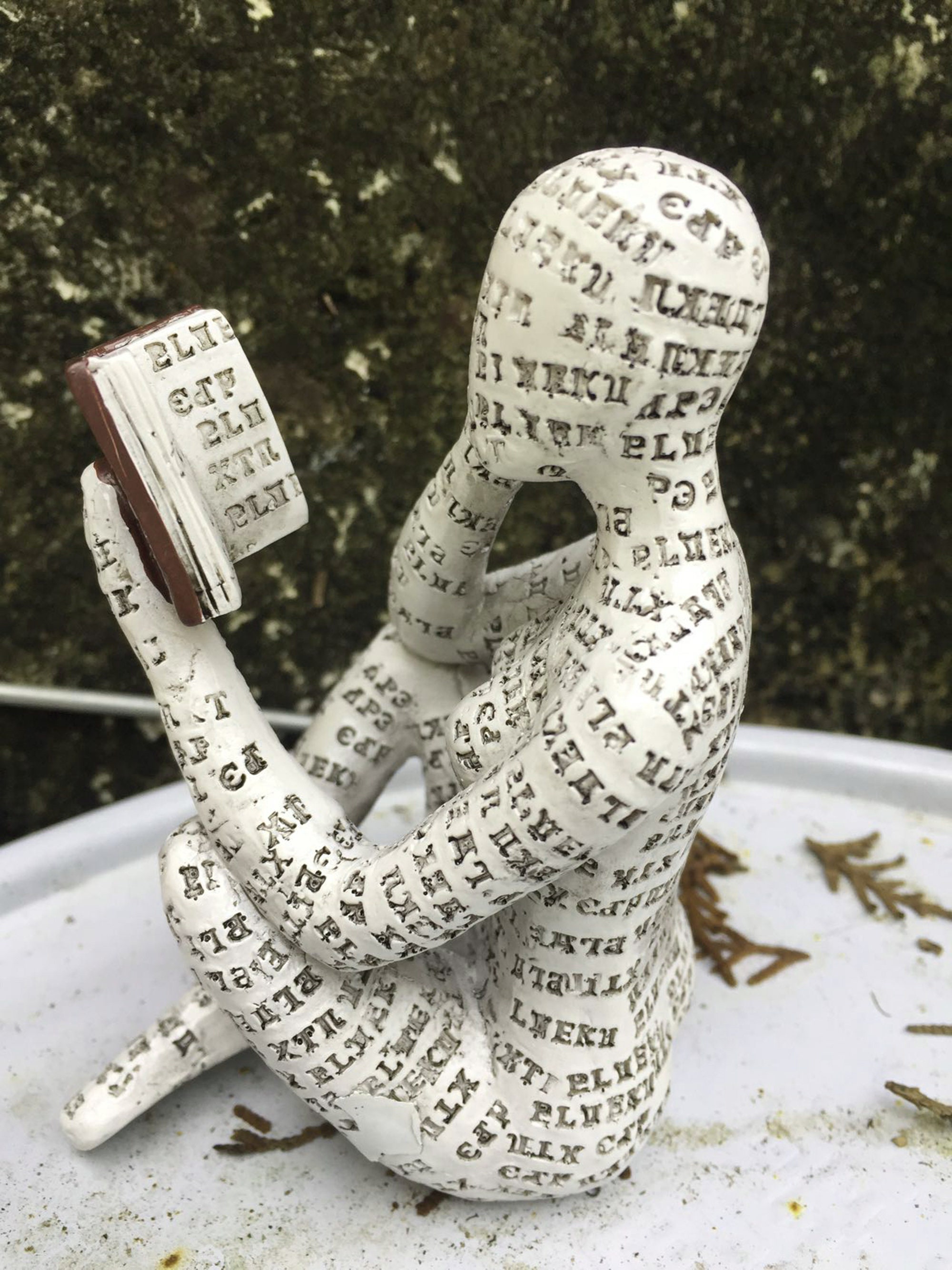 Reading Woman Figurine Resin Bookshelf Decor Abstract Woman Sculptures ...