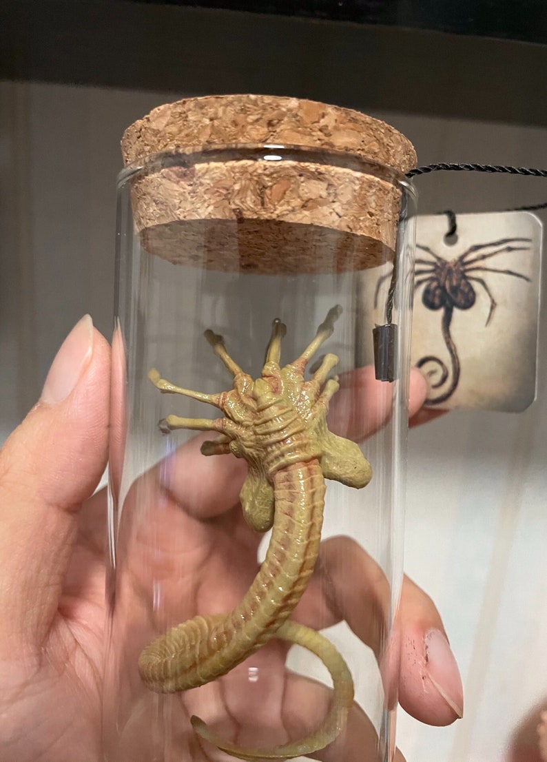 Neca Facehugger Figurine Resin Amoeba Statue Alien Swarm Sculptures ...