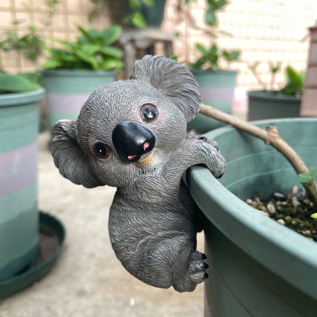 Climbing Koala Statue Resin Bookshelf Decor Abstract Hanging Koala ...