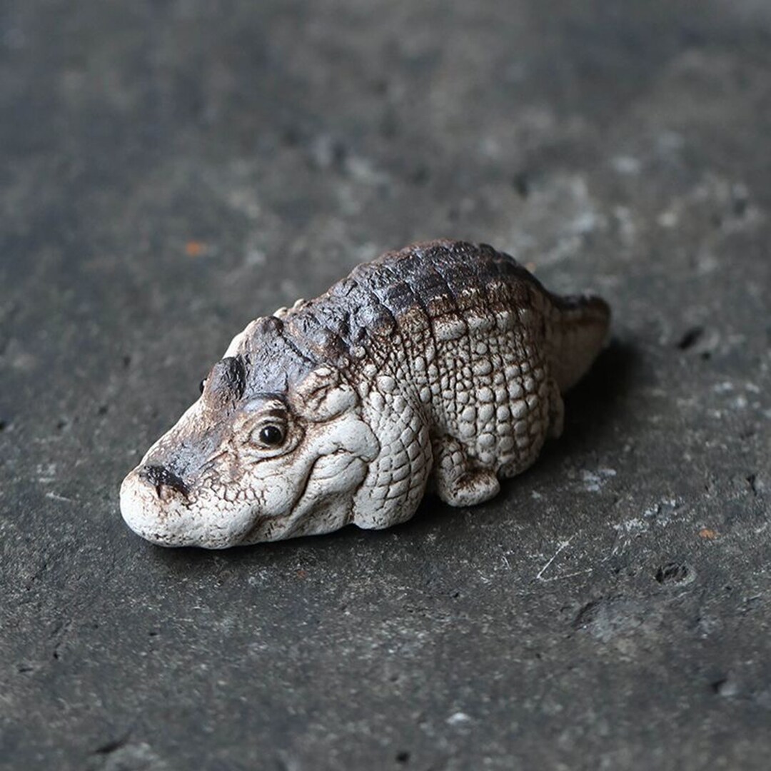 Crocodile Statue Resin Mini Crocodile Bookshelf Decor Crocodile ...