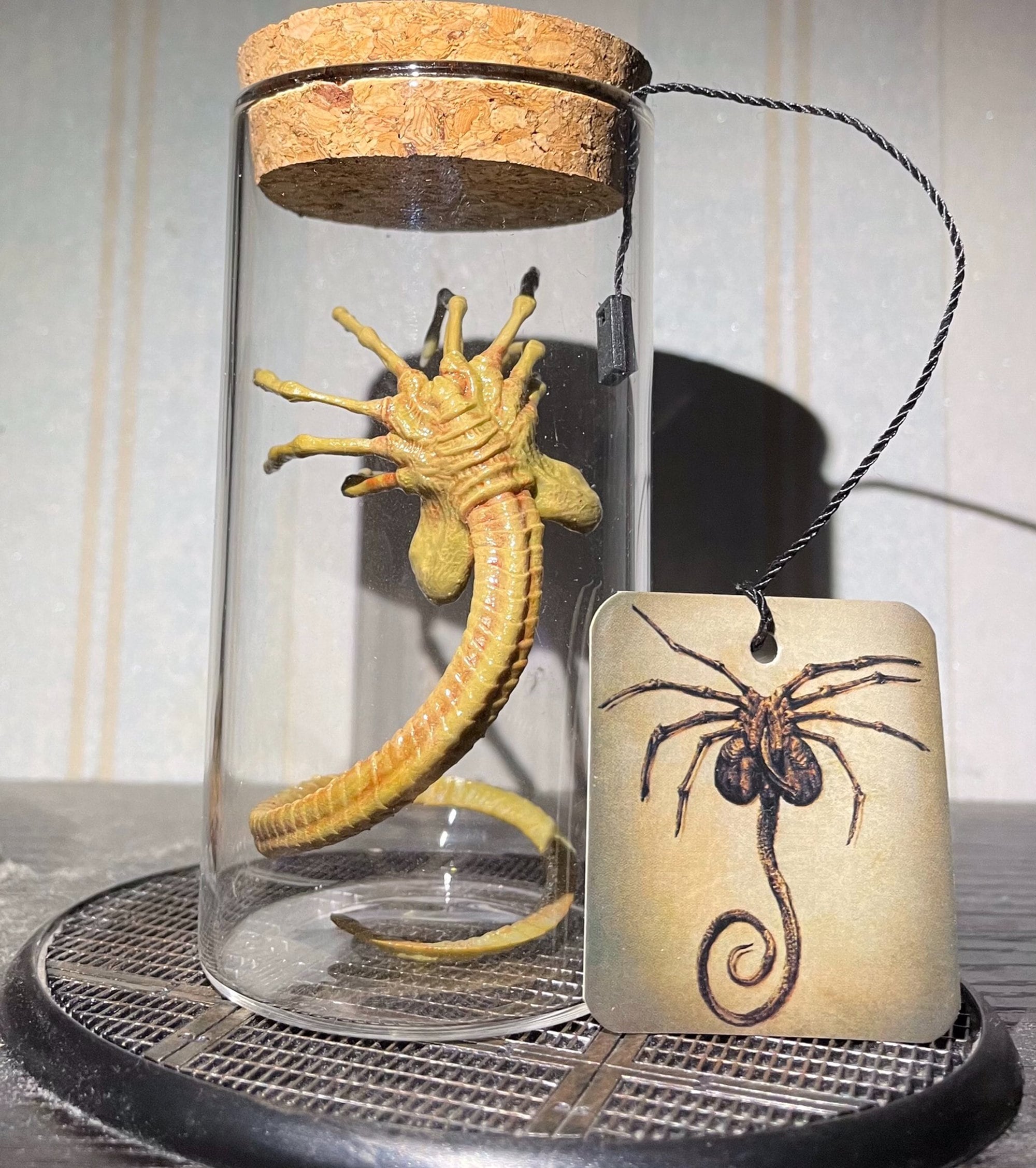 Neca Facehugger Figurine Resin Amoeba Statue Alien Swarm Sculptures ...