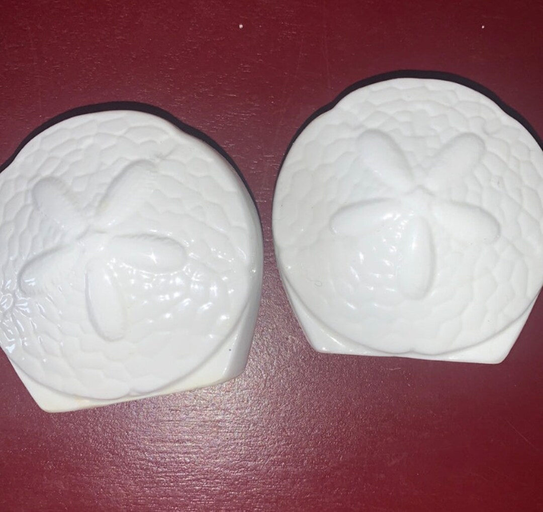 Sand Dollar Salt and Pepper Shaker Set - Etsy