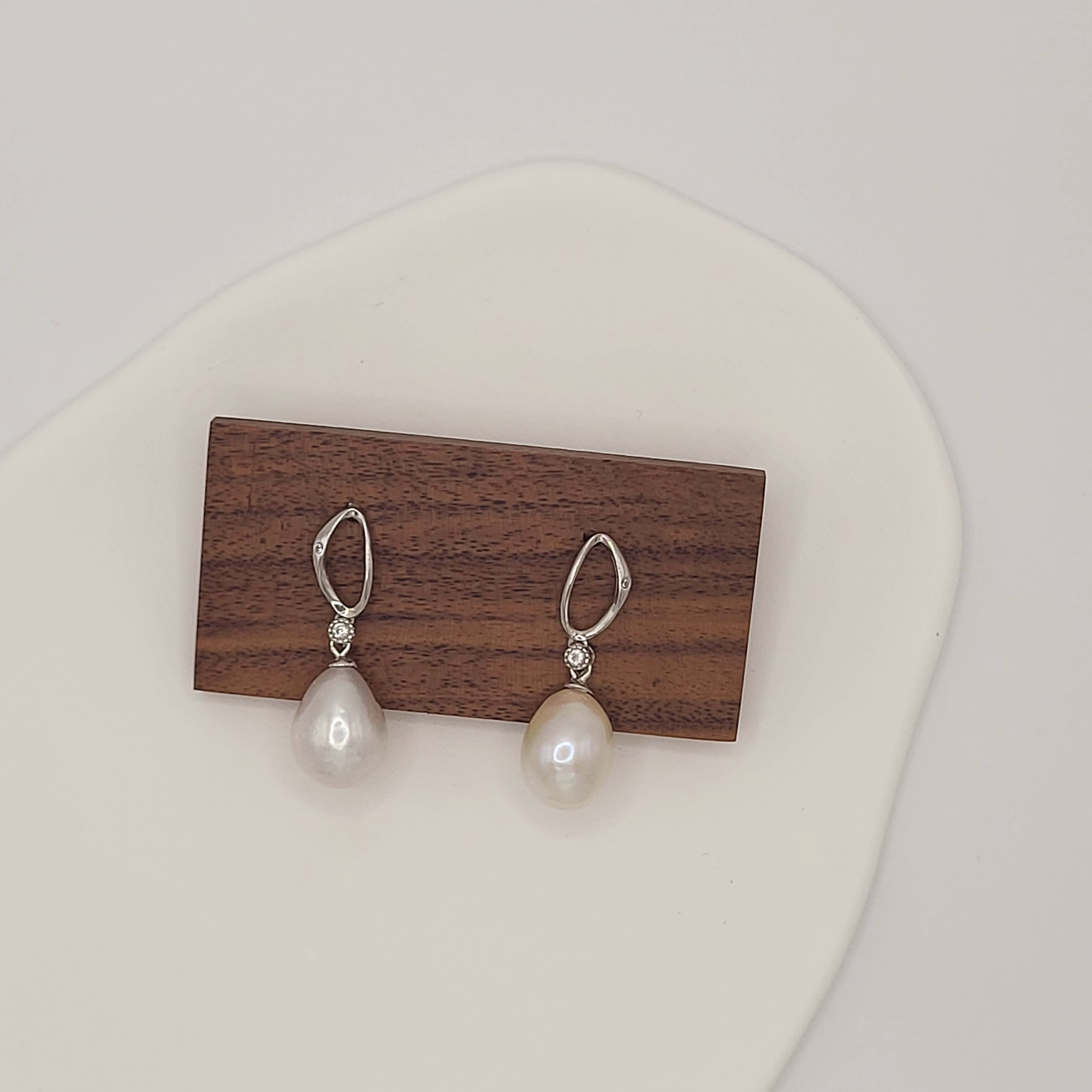 Gold Oval Pearl Drop Earrings/ Oval-shaped Pearl Earrings/ Pink Pearl ...