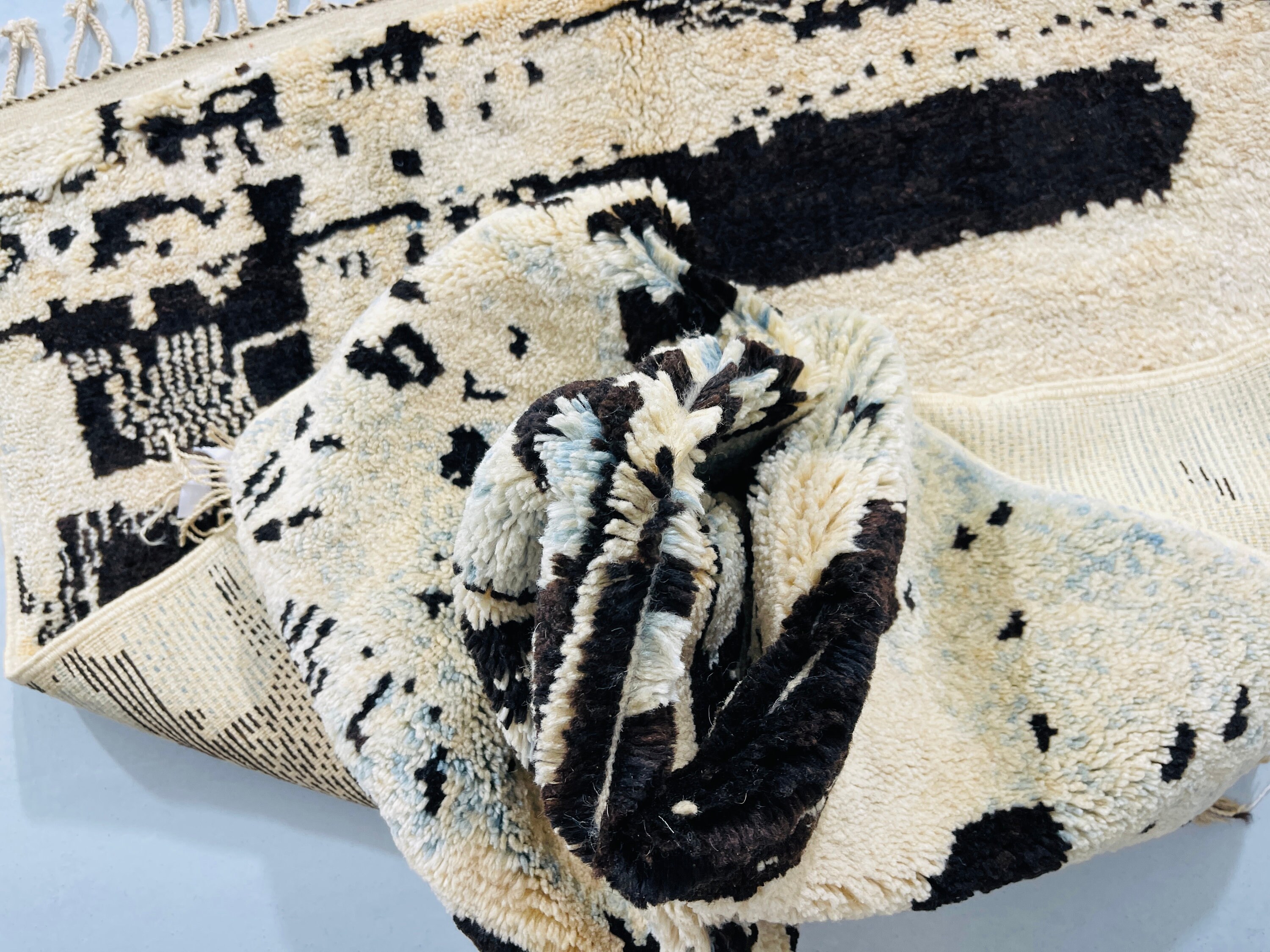 Exhibition Vintage Line Art Poster, Minimalist Line Drawing, Rug for ...